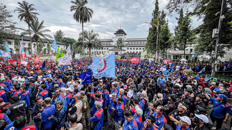 Sikap Dedi Mulyadi soal polemik UMSK 2026 di Jabar: Komitmen buka dialog