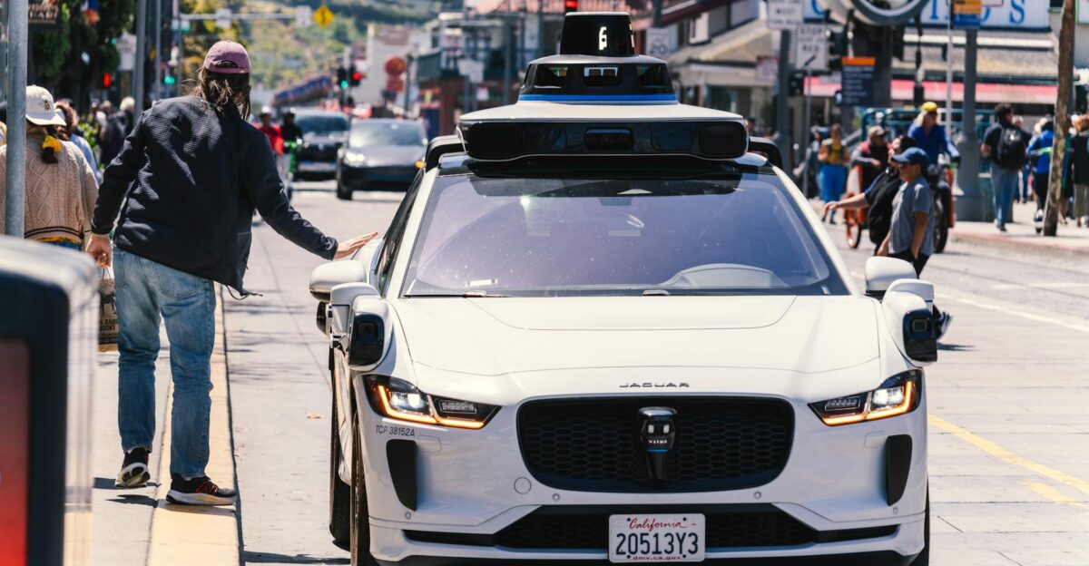 Waymo shuts down after grid failure freezes 1,000 robotaxis—mayor ...