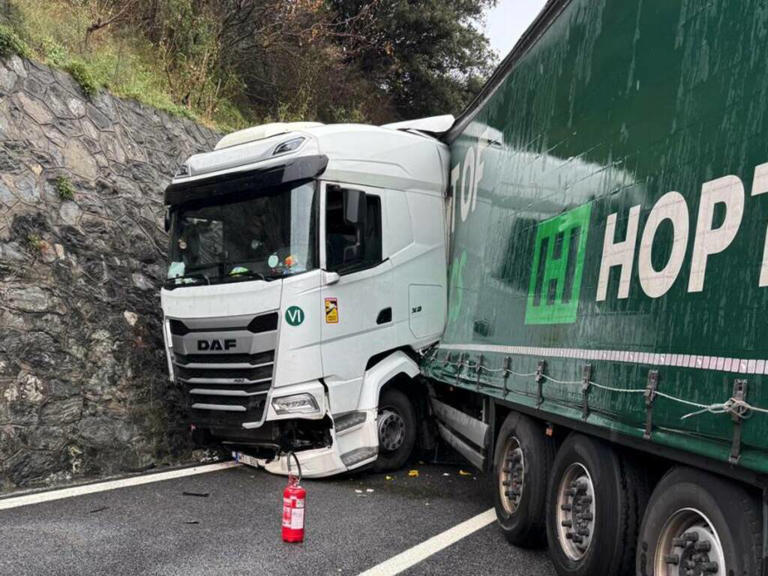 Incidente sulla A10 tra Varazze e Arenzano, mezzo pesante ne scontra un ...