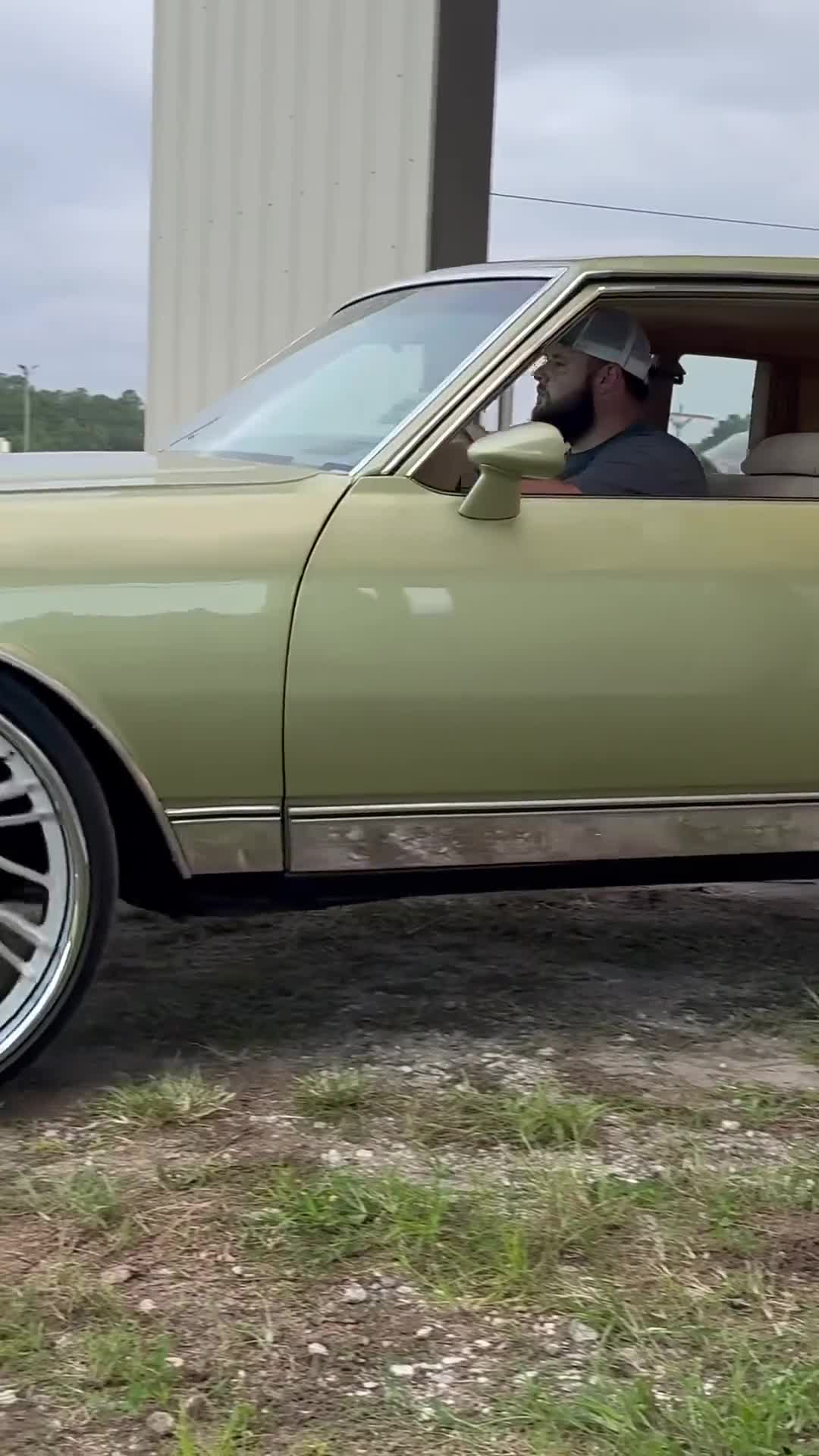 2-dr Chevy box on 26’s Asantis