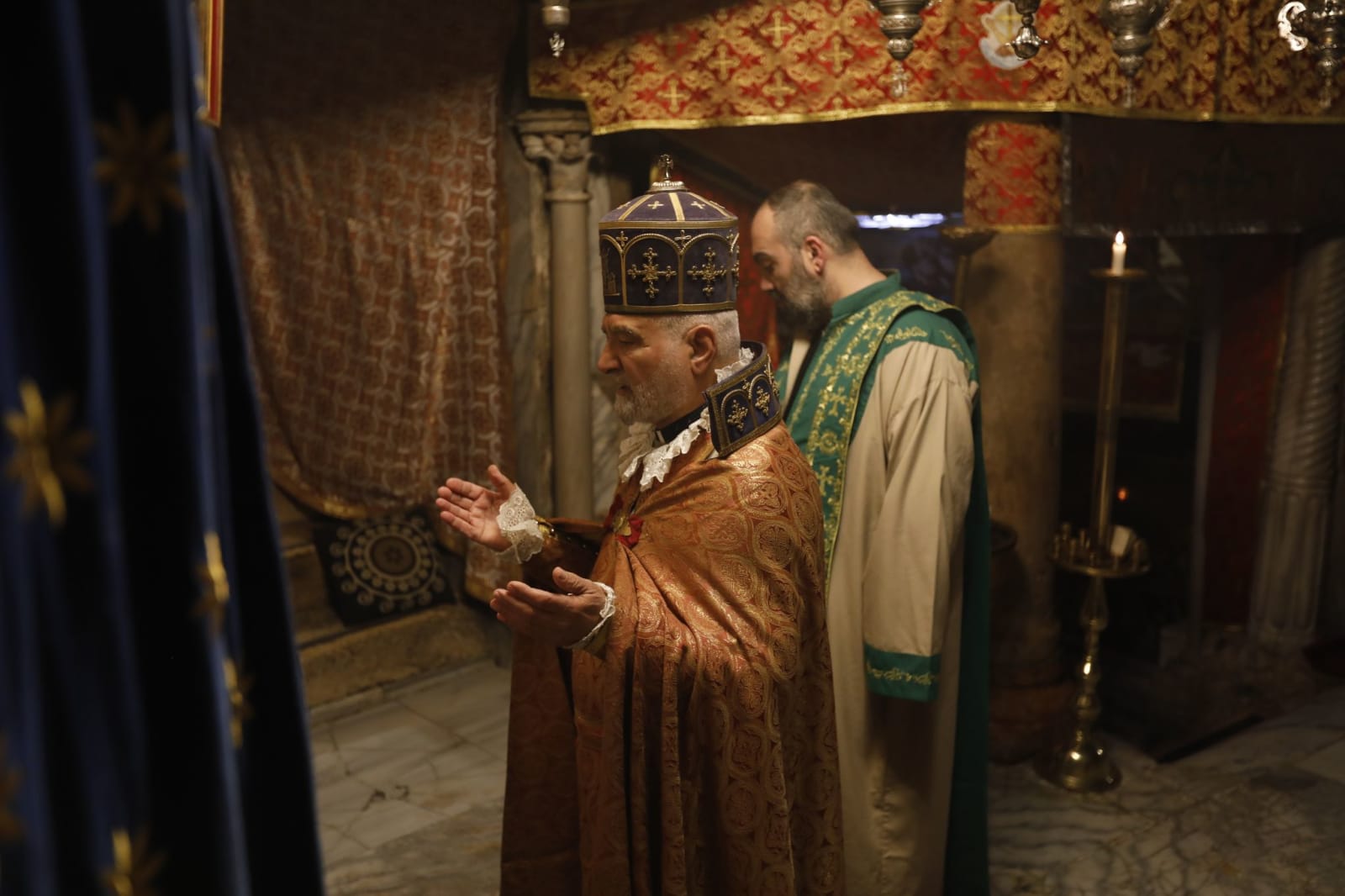 Christmas procession sets off for Bethlehem