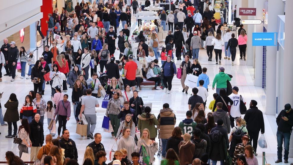 Local stores announce early closing times for last-minute Christmas ...