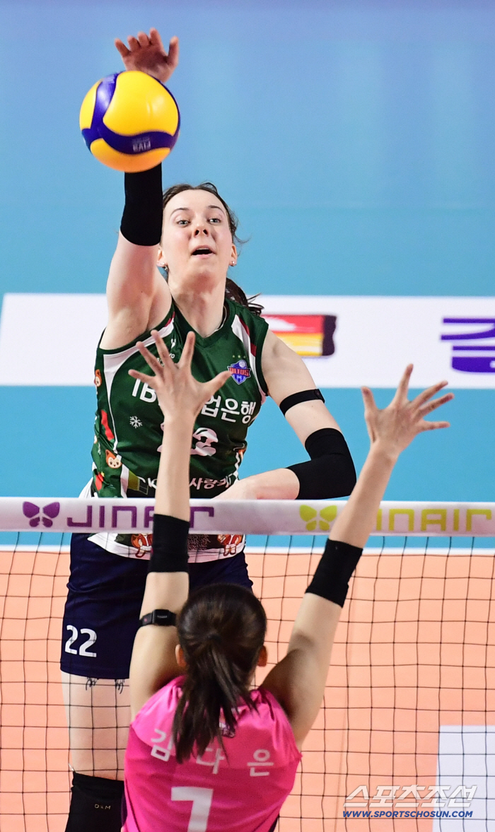 Kincella's powerful spike