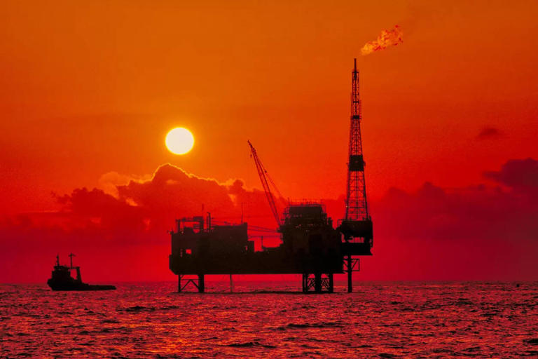 Reliance gets one-month US concession to buy Rosneft oil, sources say