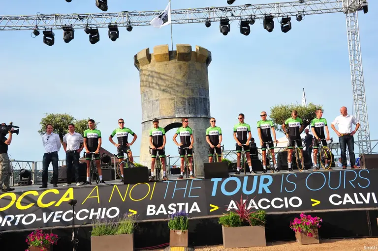 Voormalig Jumbo-Visma-ploegleider staat nu elke week met poten in de ...