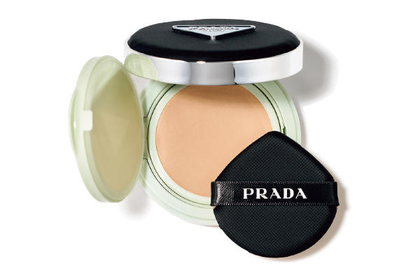 盛れ顔を支える!外出先に欠かせない持ち歩きアイテム5選【2025年バズコスメ】