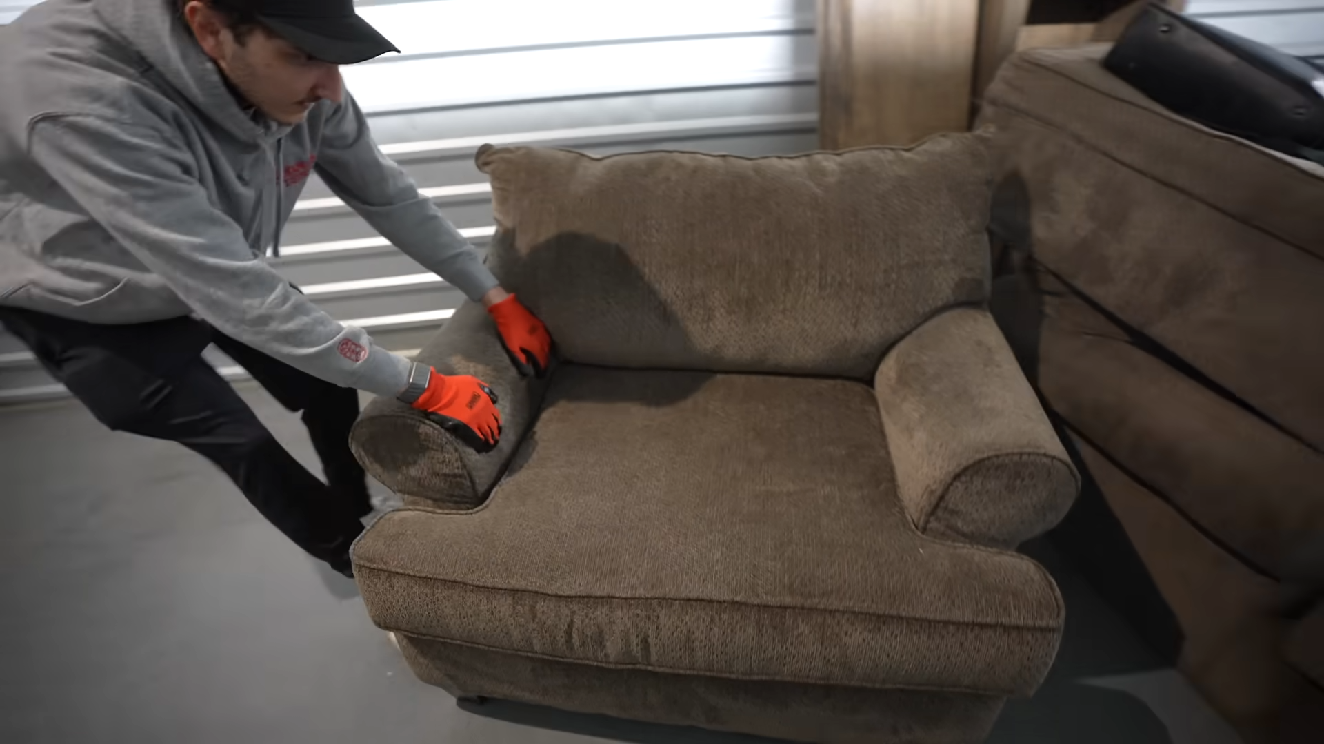 Can You Make Profit From a Free Storage Unit