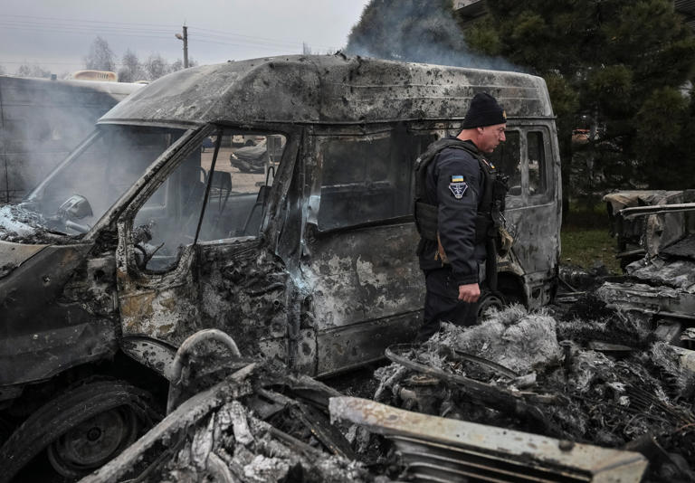 Ukrainian soldiers battle to stabilize southern front amid latest peace ...