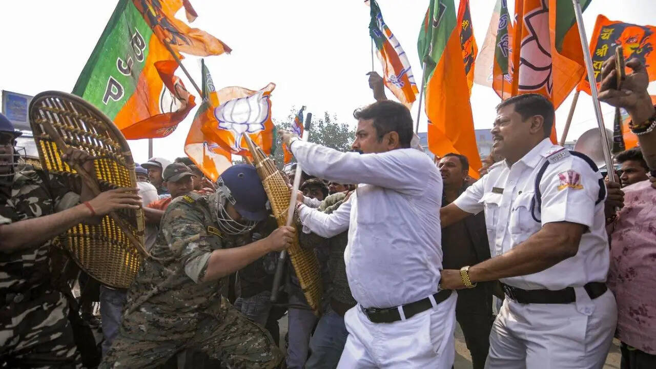 Howrah Bridge turns flashpoint: BJP protest over Hindu killing in ...