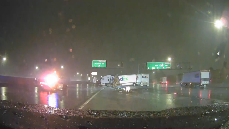 Semi-truck crash on northbound 5 Freeway in San Fernando prompts full ...