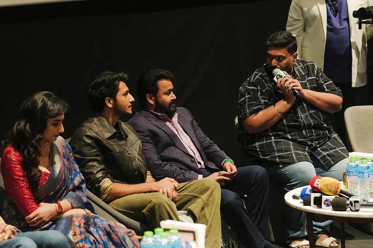 Dubai: Mohanlal shares advice for young actors ahead of 'Vrusshabha ...