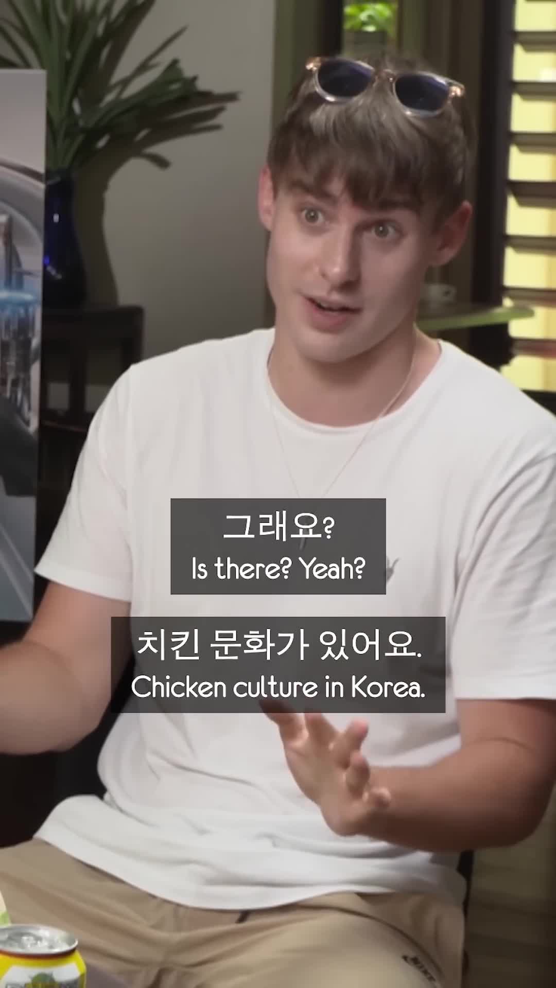 Chris Hemsworth tries Korean fried chicken & snacks for the first time!