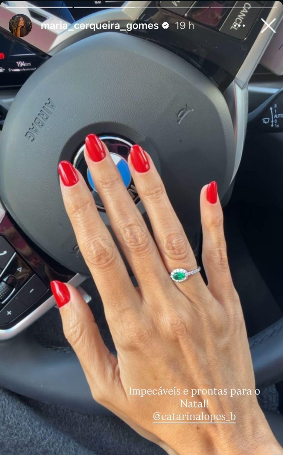 Sem inspiração para a manicure de Natal? A VERSA resolve.