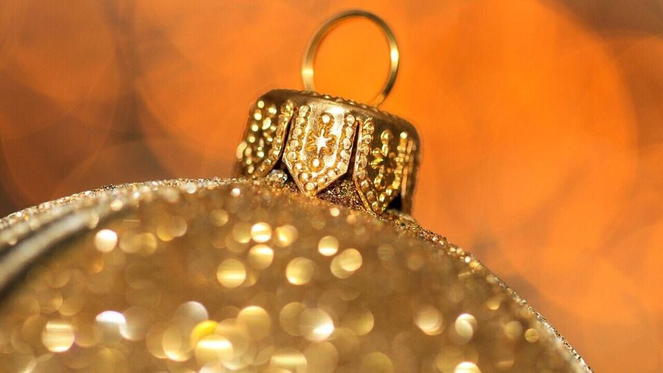 Gold rates today: MCX gold breaks record again at ₹1,38,676 per 10g ...