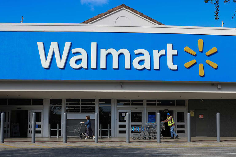 What time does Walmart close on Christmas Eve? All about its different ...