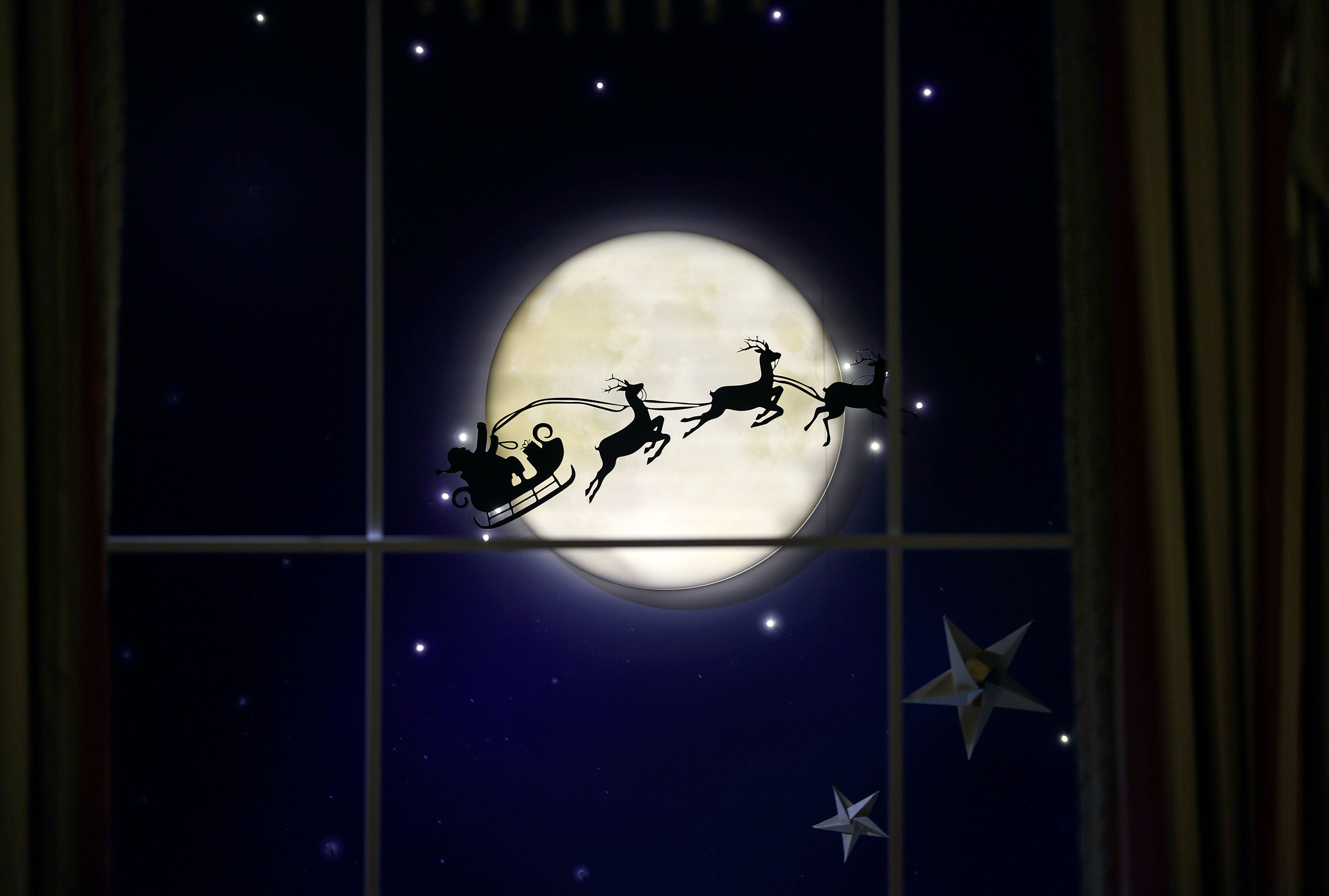 Where is Santa right now? Details explored as NORAD tracks Claus ...