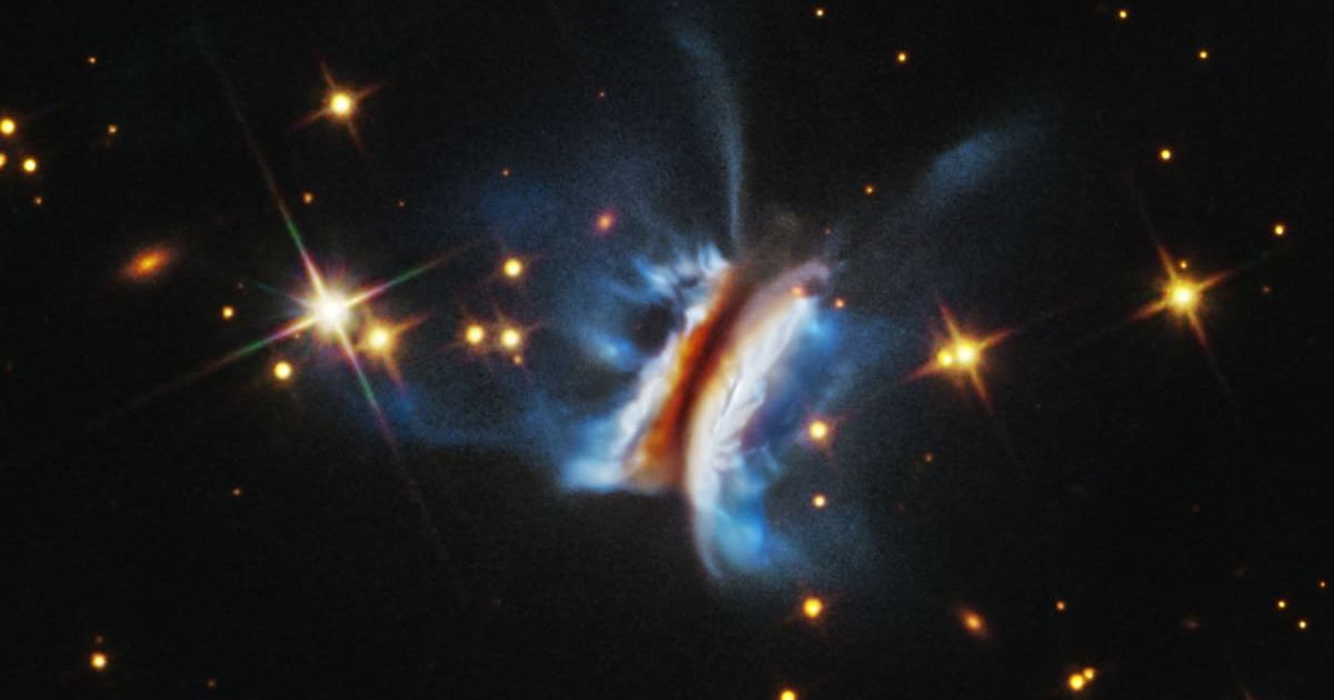 NASA’s Hubble finds largest chaotic ‘sandwich’ where planets are born ...