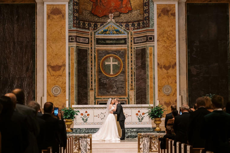 A Christmassy wedding at the Willard