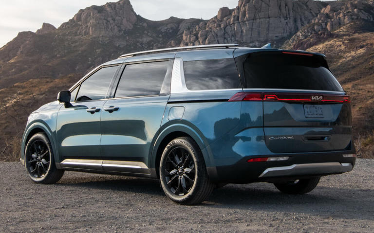 Carnival owners say sliding doors are dangerous, Kia says no one’s hurt yet