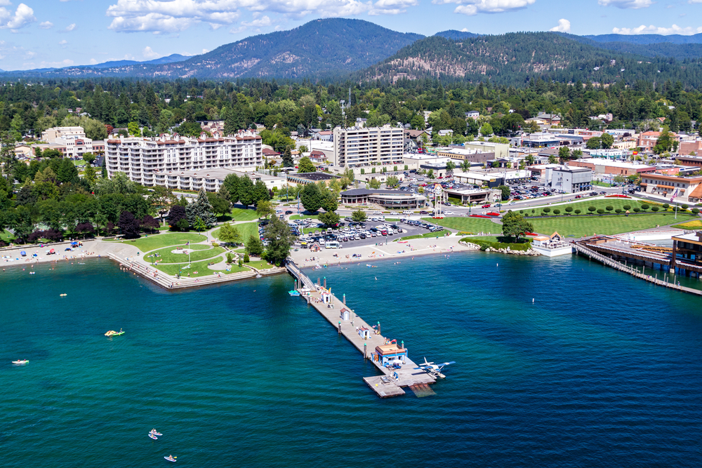 17 under-the-radar lake towns in the US with strong local traditions