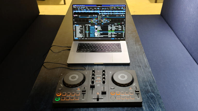 I swapped my pro DJ decks for this small, cheap DJ controller — here's ...