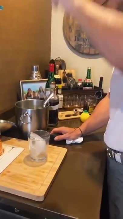 Correcting my dad while he’s making a drink 😂🤫