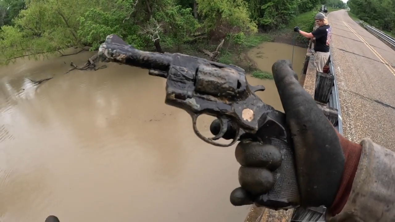 We found so many guns we lost track - magnet fishing scrap yard