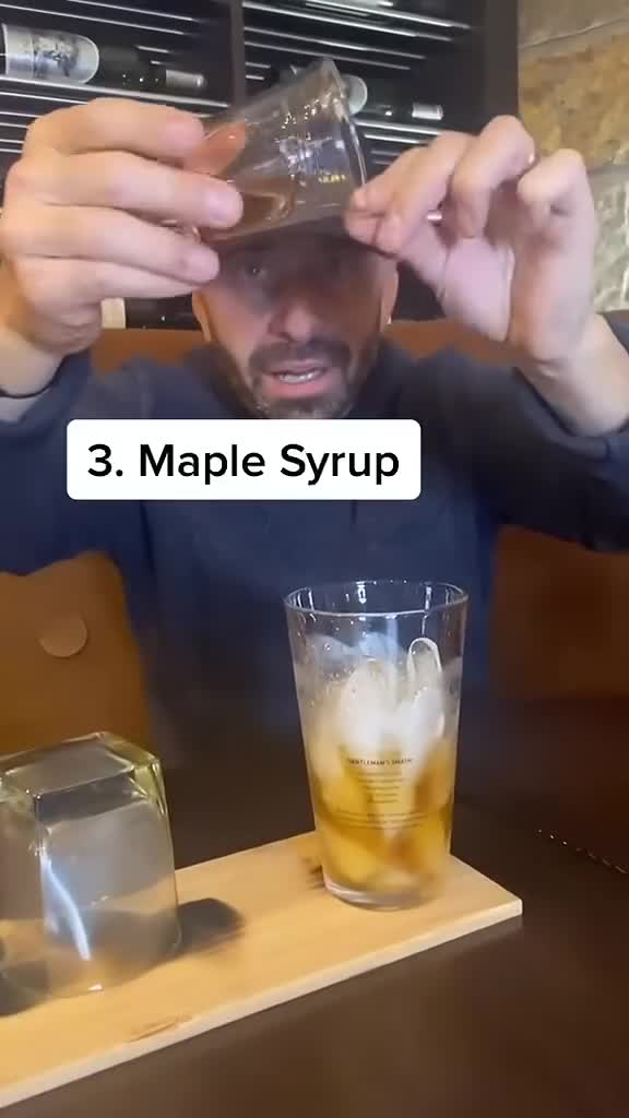 A maple syrup old fashioned?🥃 🍁