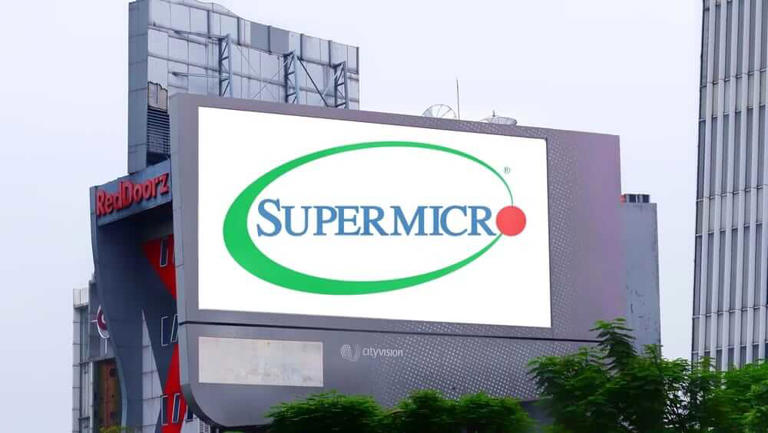Super Micro Computer stock tumbles, but investors are piling into its ...