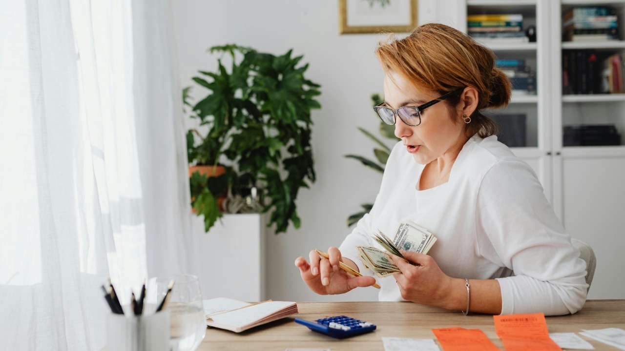 Ditch middle-class budgeting and start managing money like the rich