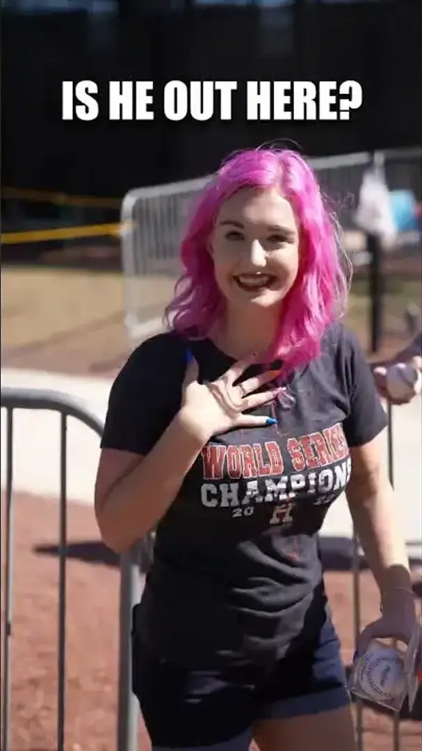 Jeremy Peña autographs a card or cash? Houston Astros fan gets her wish