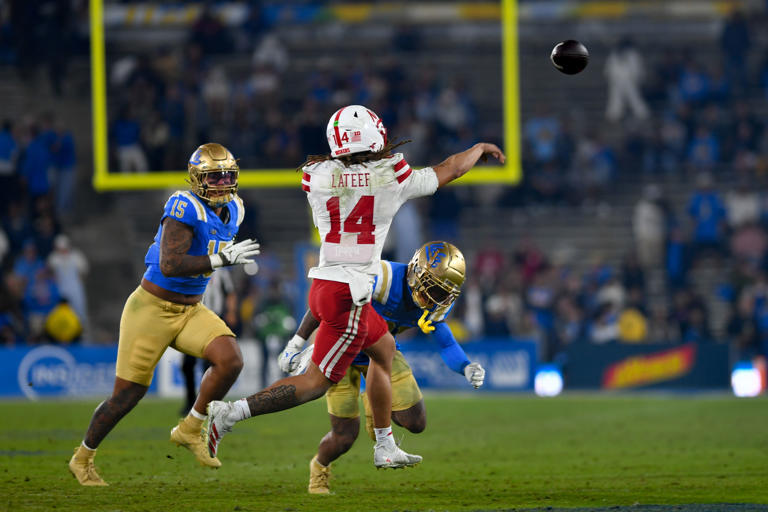 Starting now, the HUSKERS quarterback room is going mobile