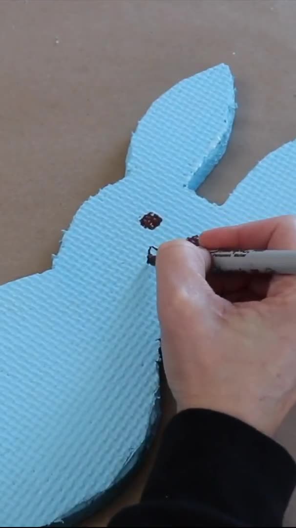 Grab a Dollar Tree kneeling mat... 🐰🪺💐