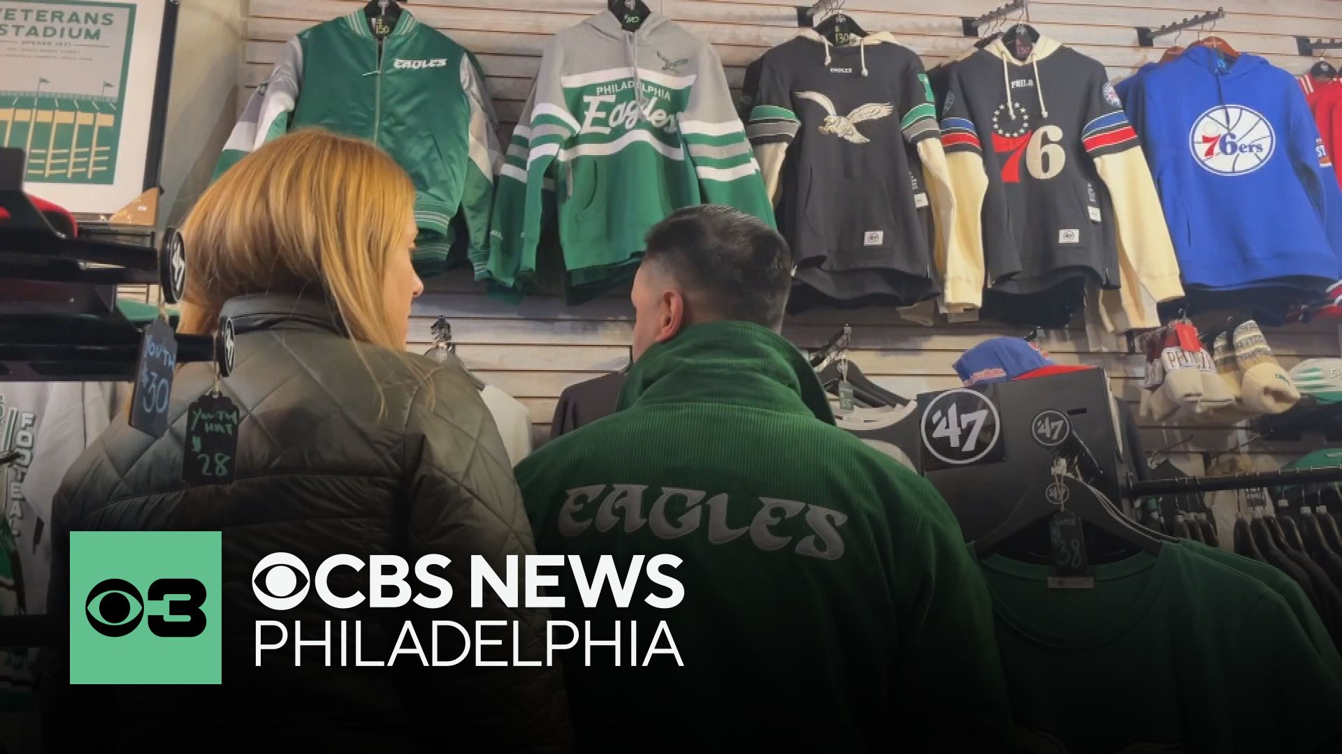 Last-minute shoppers scramble for gifts in Philadelphia on Christmas ...