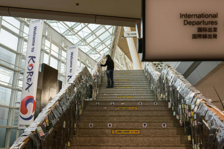 Un an après le pire crash en Corée du Sud, des familles exigent des ...