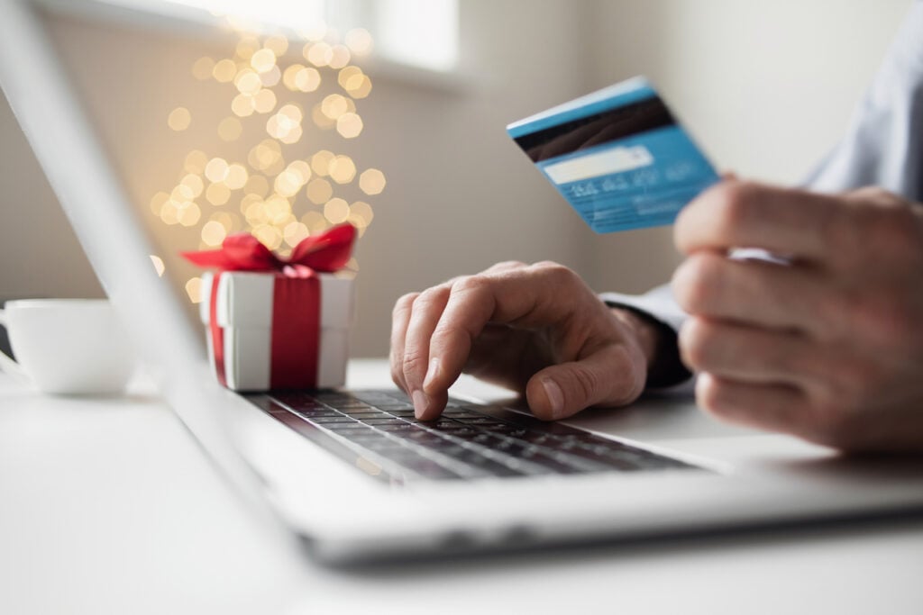 Holiday spending rises despite inflation, this data shows