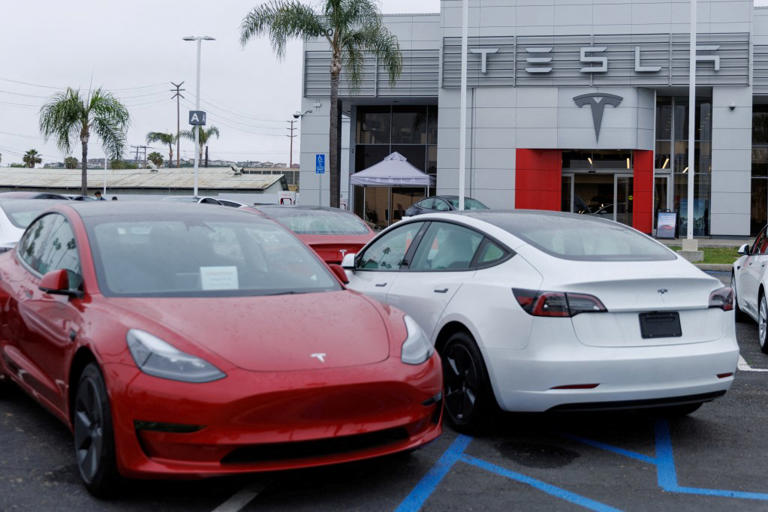 Tesla Model 3 sedans face federal investigation over possible door ...