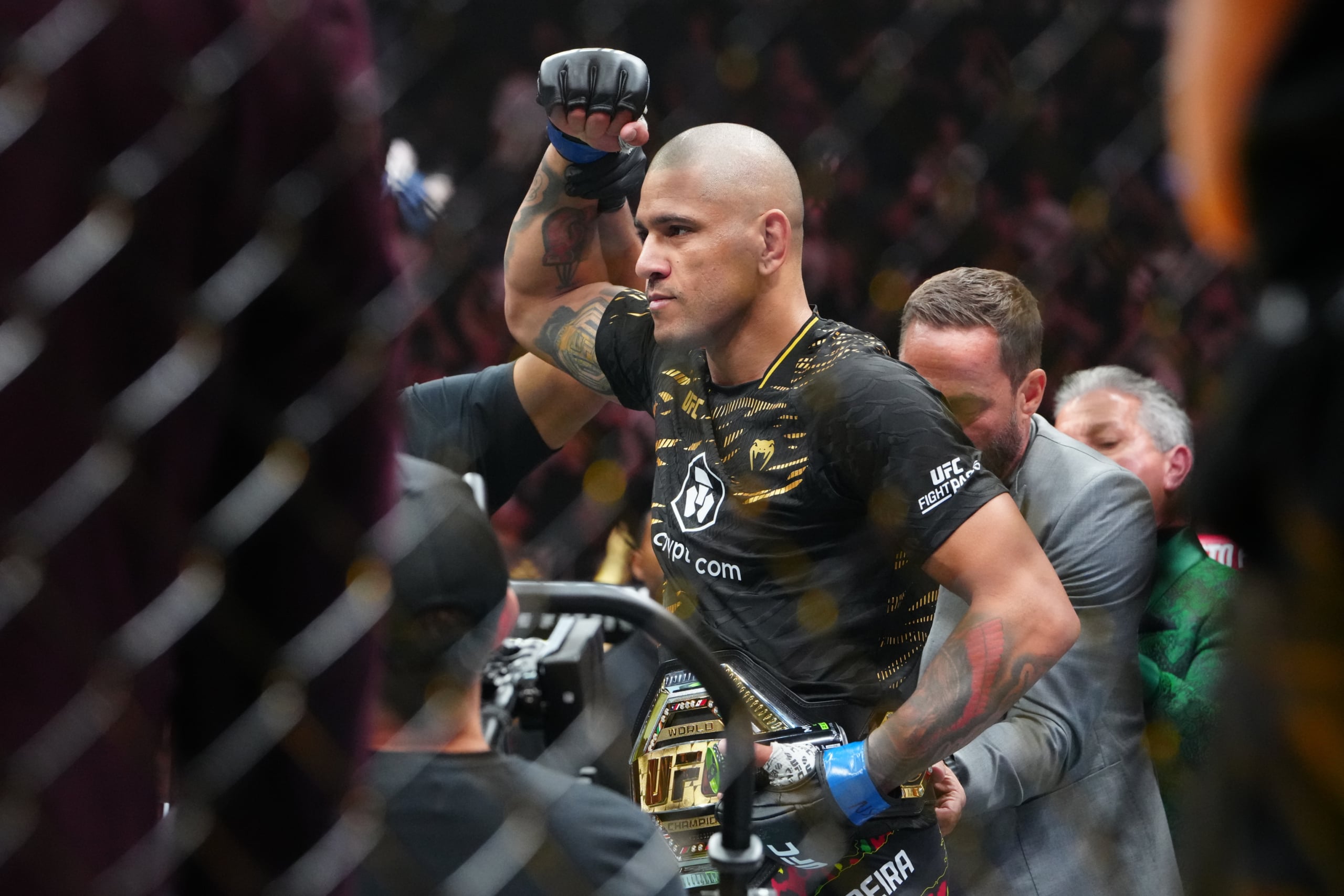 Joe Rogan adds fuel to rumors of monster Alex Pereira return fight