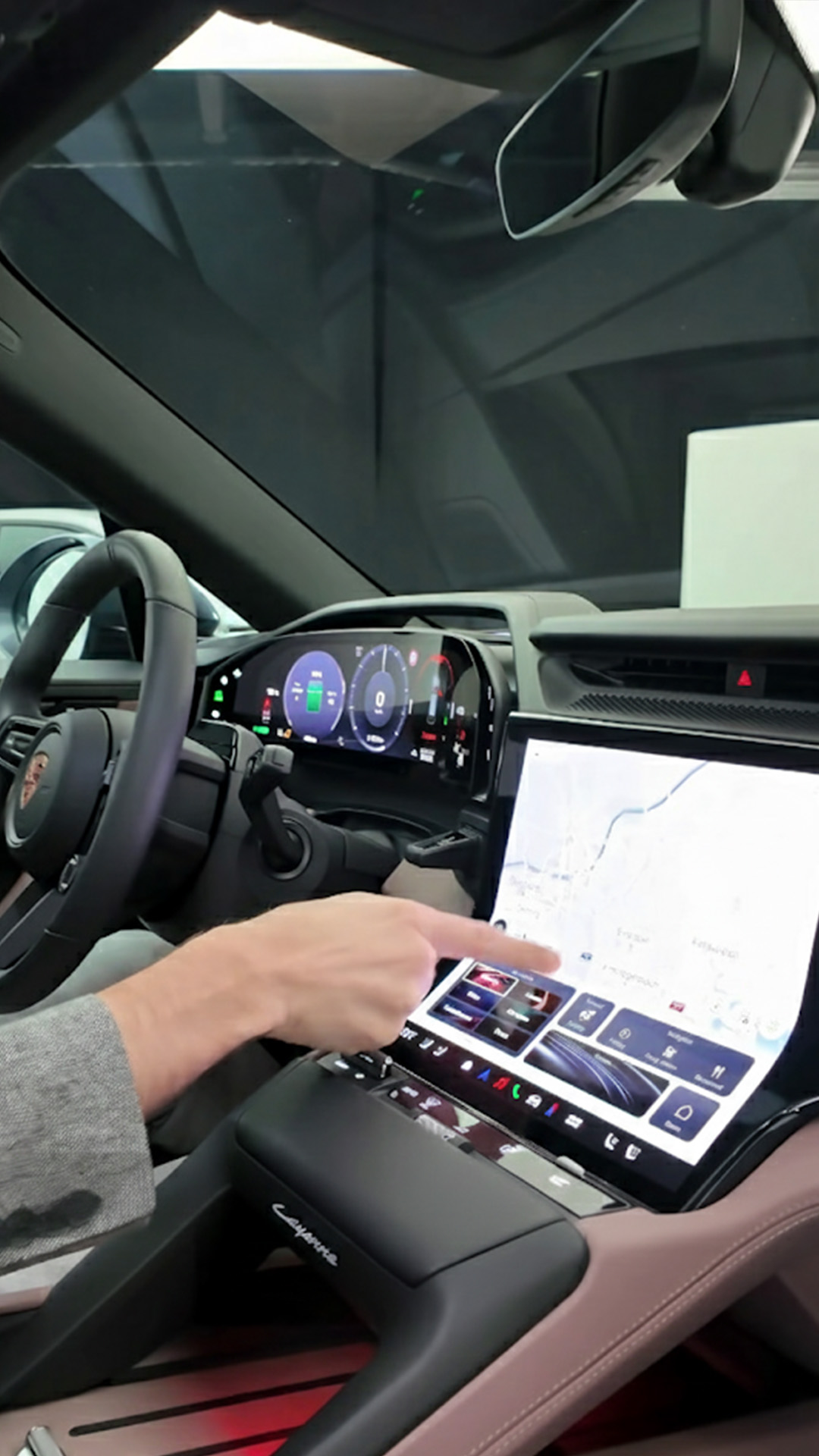 Flat vs Curved Screen for cayene