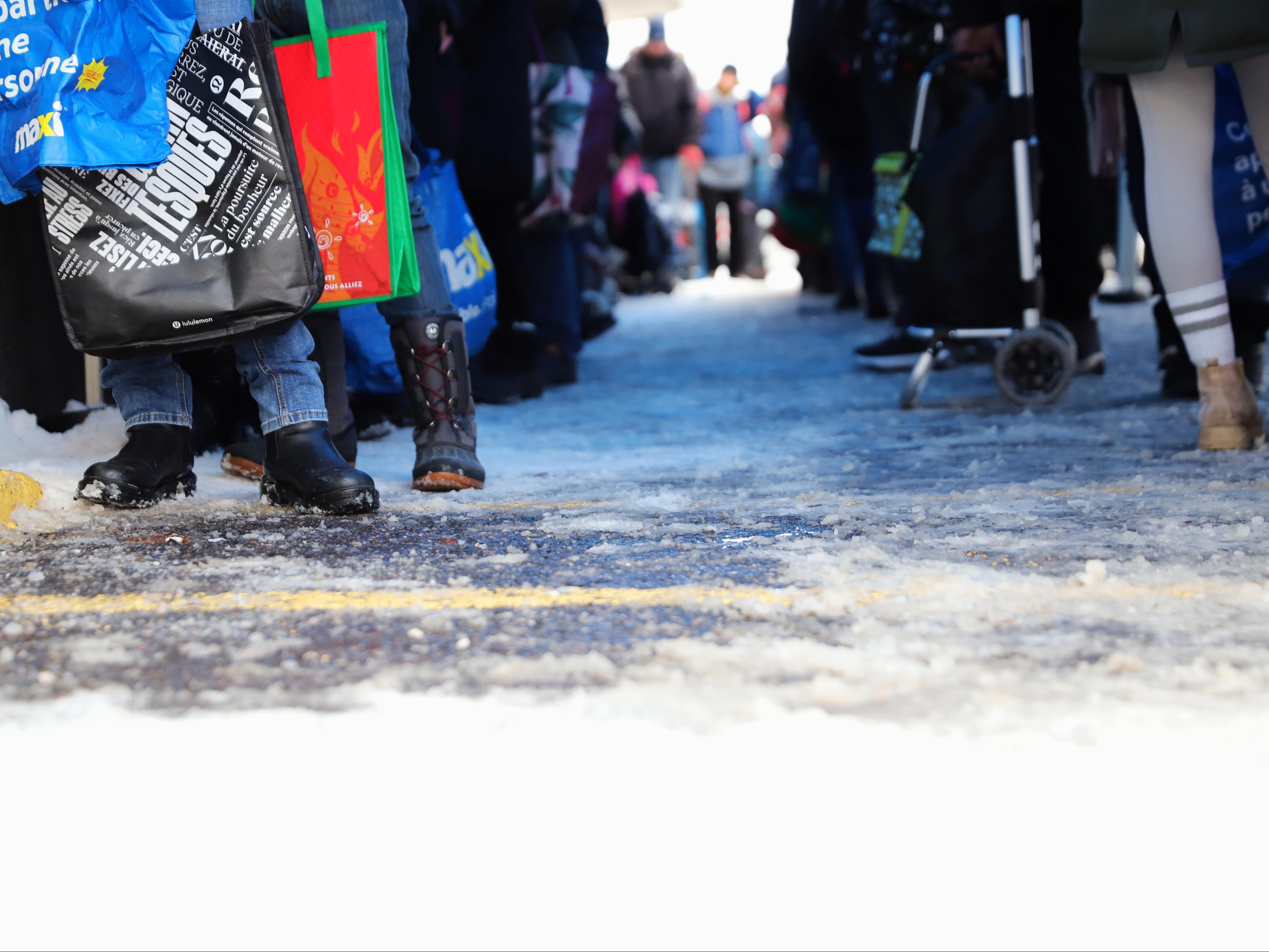 Une distribution de paniers de Noël à des centaines de ménages