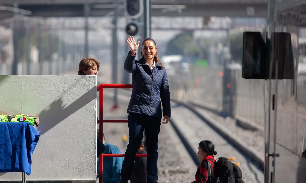 Sheinbaum presume que le dio 2.6 vueltas a la Tierra en 2025