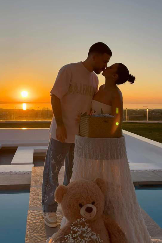 Crack culé y catalán, muy emocionado, anuncia con su pareja que serán ...