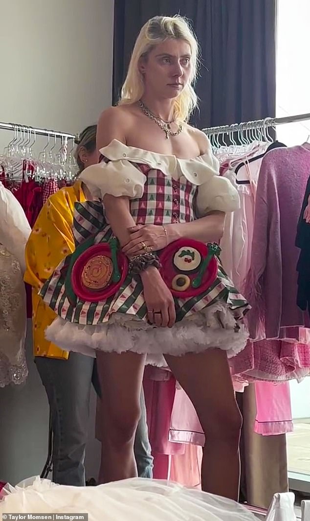 Taylor Momsen delights fans as she squeezes into her Grinch movie ...