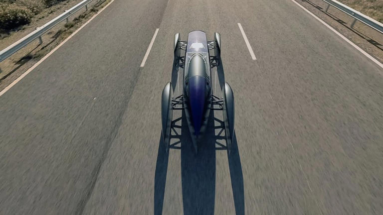 The French blue bullet that refuses to die