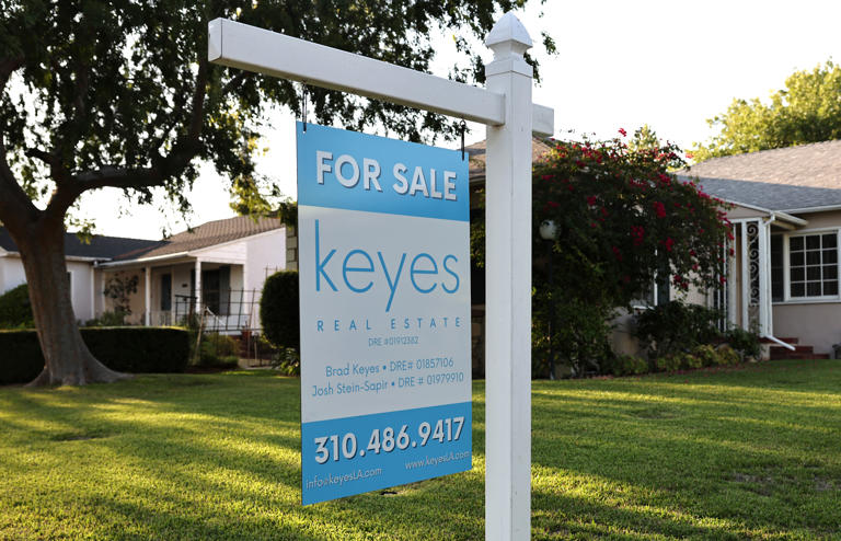 Merry Christmas: 30-year mortgage rates dip lower