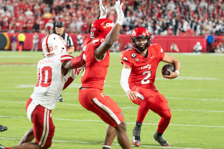 Starting now, the HUSKERS quarterback room is going mobile