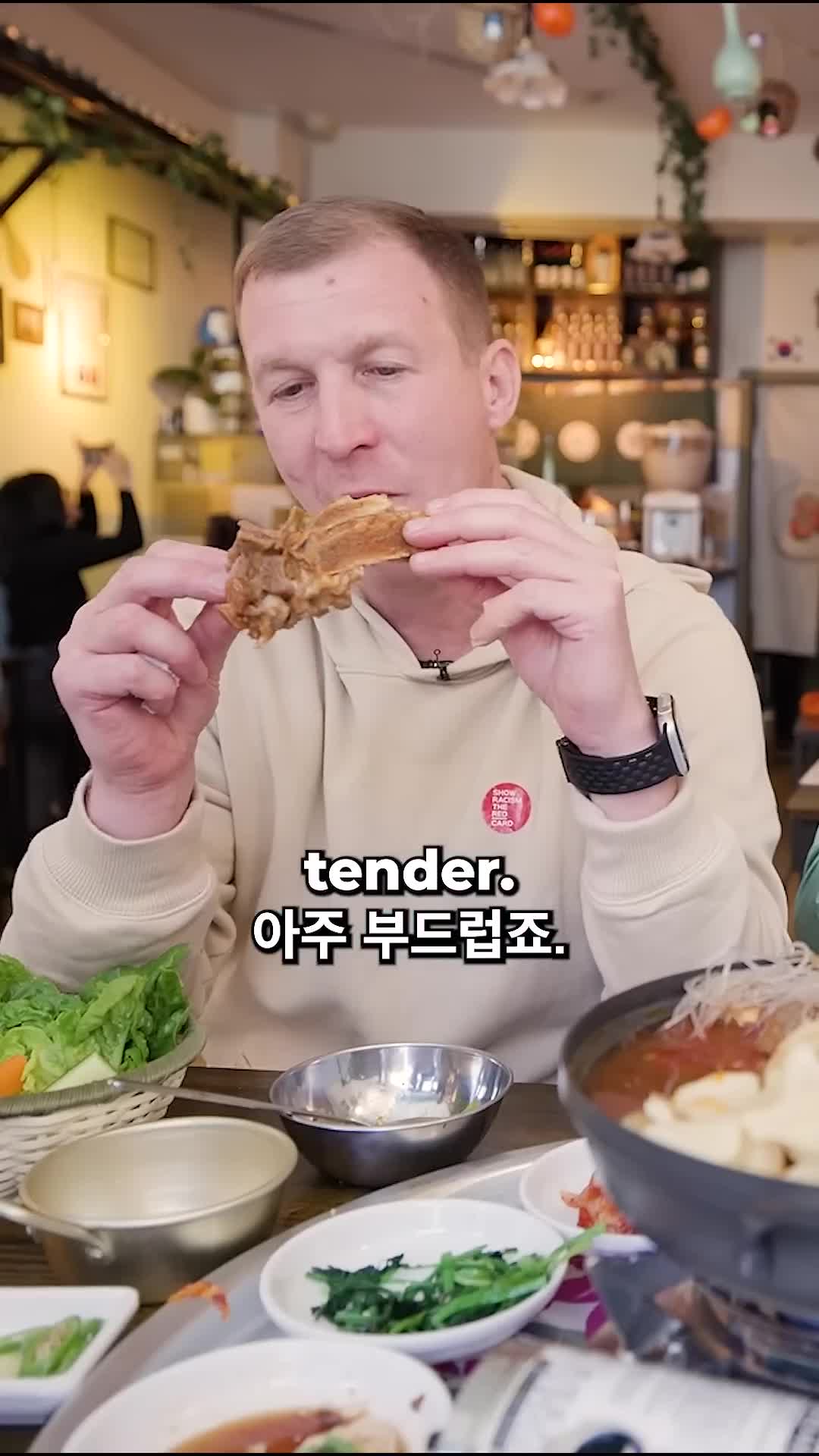 British cabbies tackle spicy Korean pork bone stew! 🤯🍲