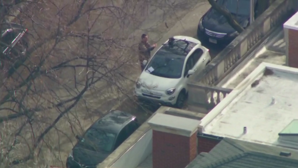 Multiple cars broken into along 2 blocks in Chicago's Lincoln Park ...