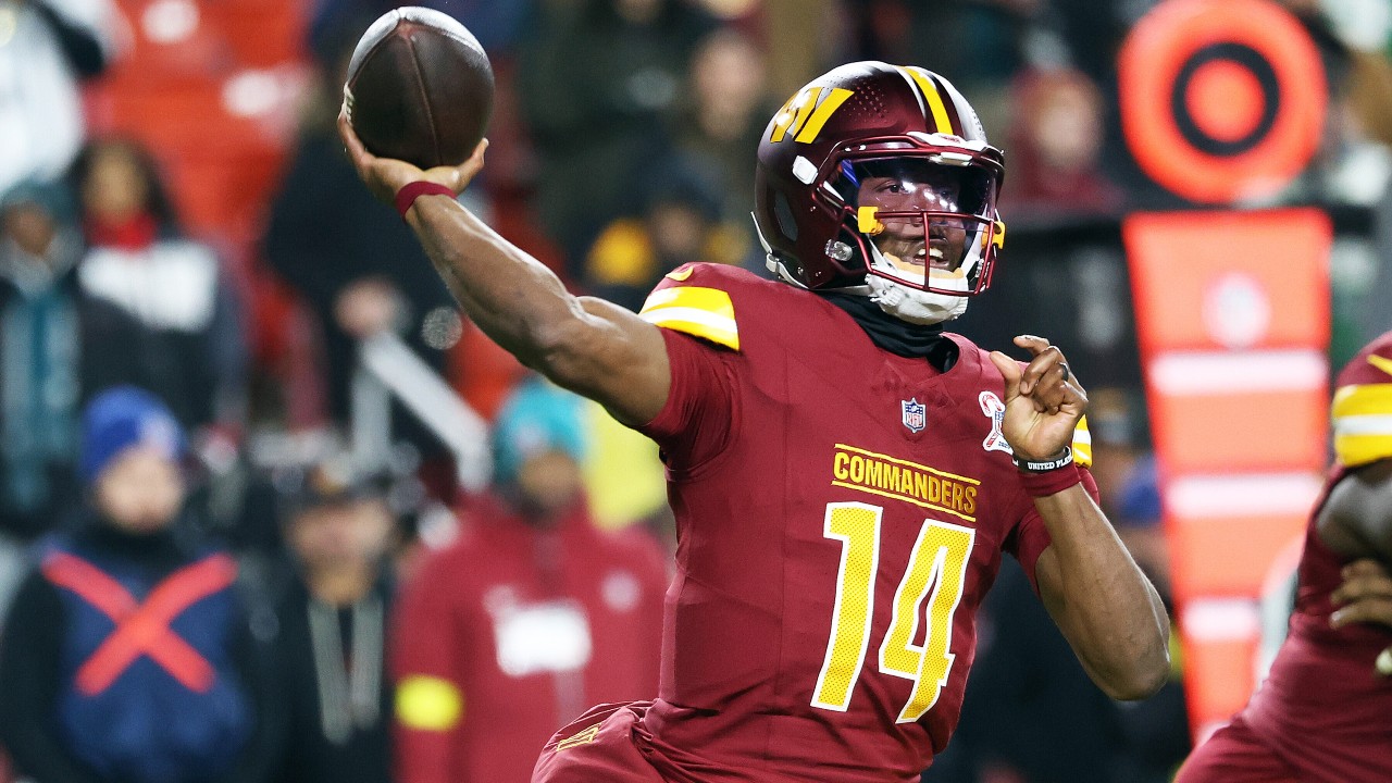 Commanders turn to QB Josh Johnson on Christmas with Daniels, Mariota hurt