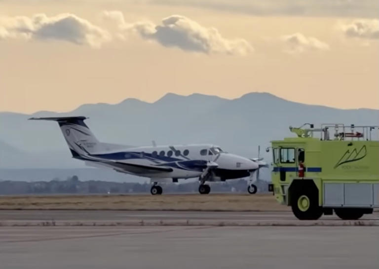 Atterraggio d’emergenza, l’aereo torna sulla pista in automatico: è la ...